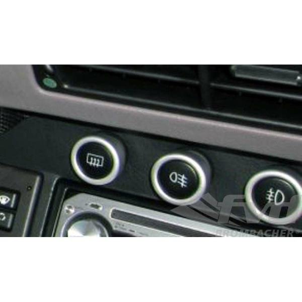 FVDのアルミニウム・スイッチカバーです。ポルシェ 930型、964型、993型の911に適合します。リアウインドウデフロッサースイッチ、フロントフォグライトスイッチ、リアフォグライトスイッチの三か所に取り付け可能です。シンプルで高精度なア...