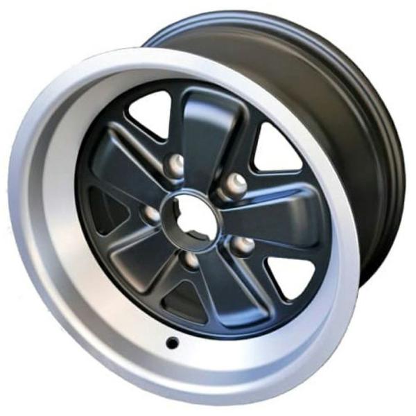 Maxilite(マキシライト)製 ポルシェ 930(911)用のFuchs(フックス)スタイルホイール、リアアクスル用です。1960年代以来、空冷エンジンと同じくポルシェの歴史の一部であるフックススタイルのホイール。時代を超越したアイコニ...