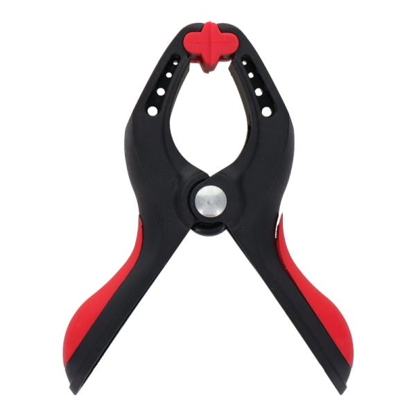 可動式のハサミ口が平面でガッチリキャッチ【特長】●軽くて耐久性抜群●ホビー・工作・メンテナンスなど幅広く使えます。【材質】●ナイロン商品名：CUSTOM KOBO ナイロンバネクランプ No.4JANコード：4710515306721品番：...