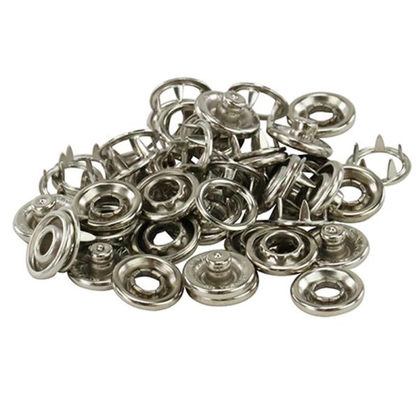 スナップボタンの取付け・修理・交換用の玉です。■■■用途■■■スナップボタンの取付けや補修・交換。■■■機能・特徴■■■メッキ仕上げで装飾性に優れた、10mmタイプのホックスナップボタンです。■■■仕様■■■●最大取付厚：約1.0mm。●対...