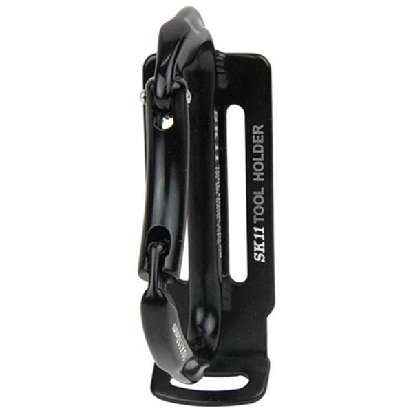 湾曲ゲートで工具を簡単に吊り下げできます。■■■用途■■■ベルトに通して工具類の吊り下げ。■■■機能・特徴■■■高強度、アルミ製鍛造カラビナです。落下防止コードの取り付けが可能です。■■■仕様■■■●色：ブラック。●50mm幅ベルト用。●落...