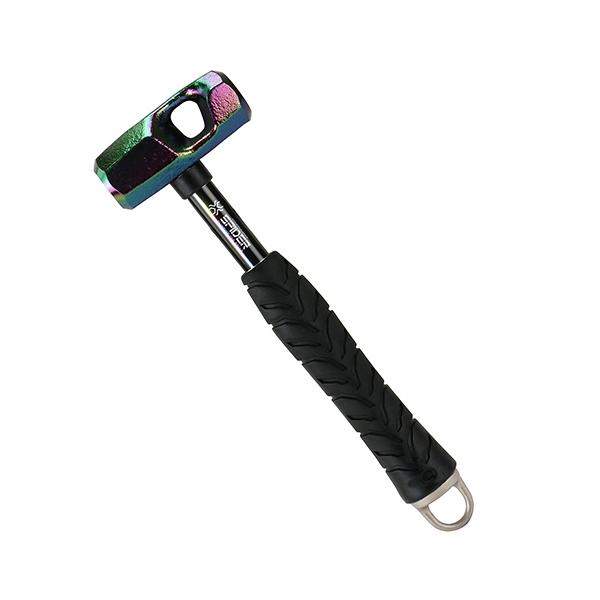 ■キャッチコピーカラビナから簡単にはずせ、片手で簡単スピード脱着できます。■用途足場の組立て、取り外し作業。■機能ハンマー頭部に取付用の穴が開いており、片手で簡単に取り付け取り外しができます。頭部にシャックル等の突起物がないため狭い場所も安...