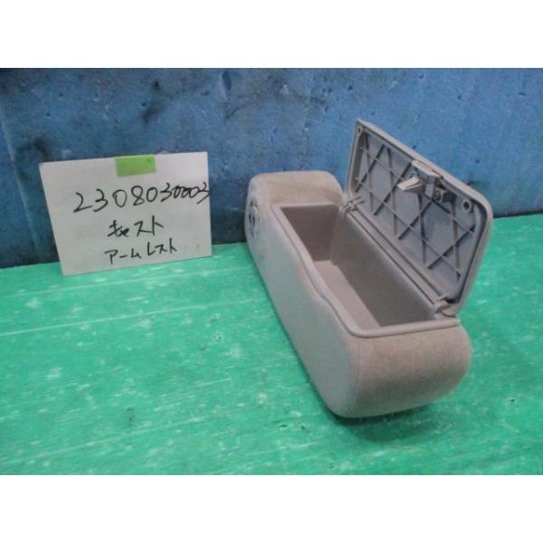 **** 商品説明を必ずご確認ください ****部品管理番号：230803000370460メーカー純正品番：72810-B2820-E1部品名：アームレスト部品区分：リサイクル品管理品番：435040車名：キャスト車両タイプ名：5ドアハッ...