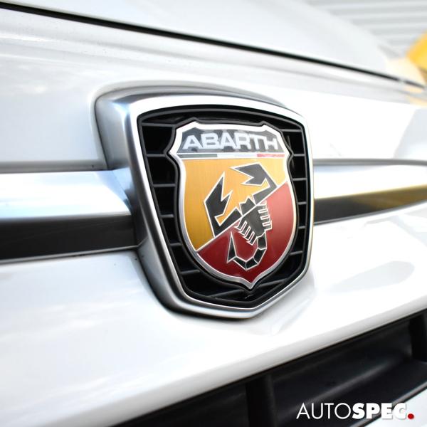 ABARTH　エンブレムプロテクションフィルムカラー：マットクリア　機能性・作業性・ファッション性を兼ね備えたSTEK製プロテクションフィルムはキズを自己修復でき、紫外線や汚れからも守りながら車両のドレスアップも可能。マットクリアは光沢を抑...