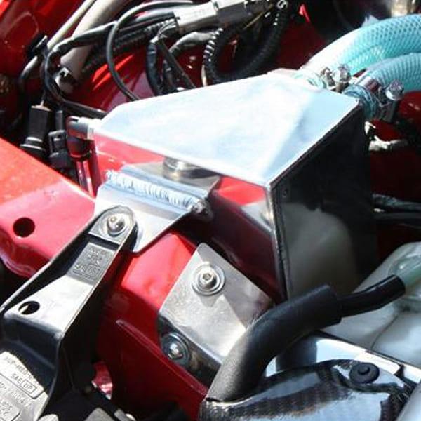 ■適合車両・車名：SUZUKI カプチーノ・型式：EA21R・備考：純正エアクリーナー装着車は取り付け不可■商品情報・メーカー：TAKE OFF・商品名：オイルキャッチタンク・品番：OCT0030・容量約1200mL・レベルゲージ付き・保安...