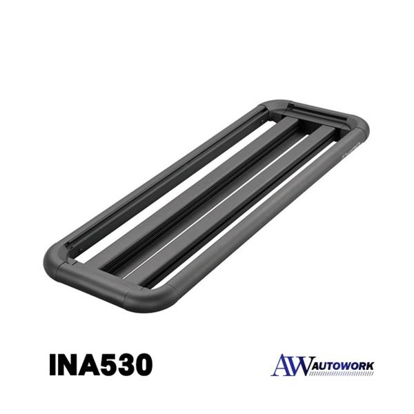 日本国内の法令に対応可能なサイズで登場したヒッチキャリアとして使えるルーフデッキ登場。ベースキャリアとヒッチキャリアの2通りに対応可能なルーフデッキ。ベースキャリアでご使用の場合、ルーフボックスや他のアタッチメントと合わせて使用することがで...