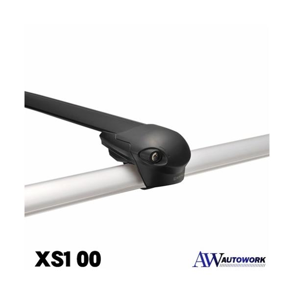 バーの突出しの無い、スタイリッシュなエアロスタイル。着脱簡単、エラストマー被覆ベルトでがっちり固定。極太レールにも取付可能。キーロック標準装備。特殊ねじ採用ノブによる簡単取付。品名 XS100カラー 黒(BLACK)製品重量 2960g