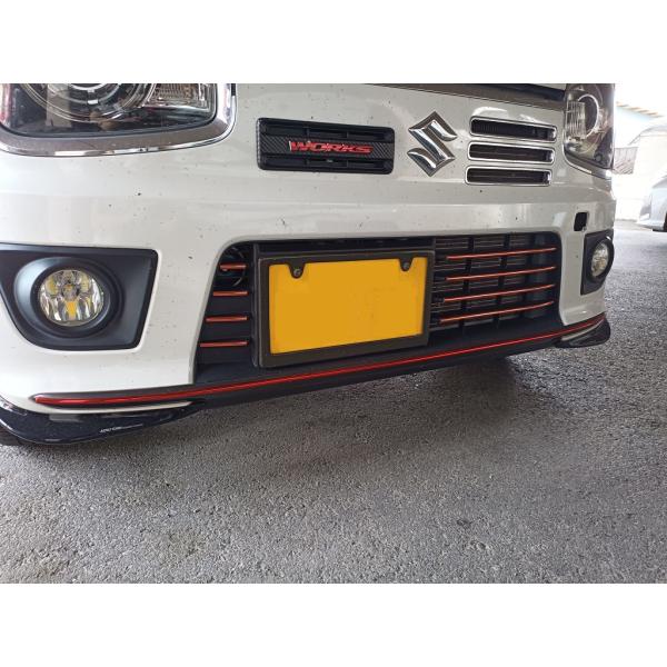 HA36S アルトワークスのフロント＆リアバンパーに赤いラインを入れるアイテムです。汎用品ではありますが、HA36Sアルトワークスのフロント＆リアバンパーに合わせる長さにカットしてお届けとなります。レッドのラインを入れることでバンパー保護と...