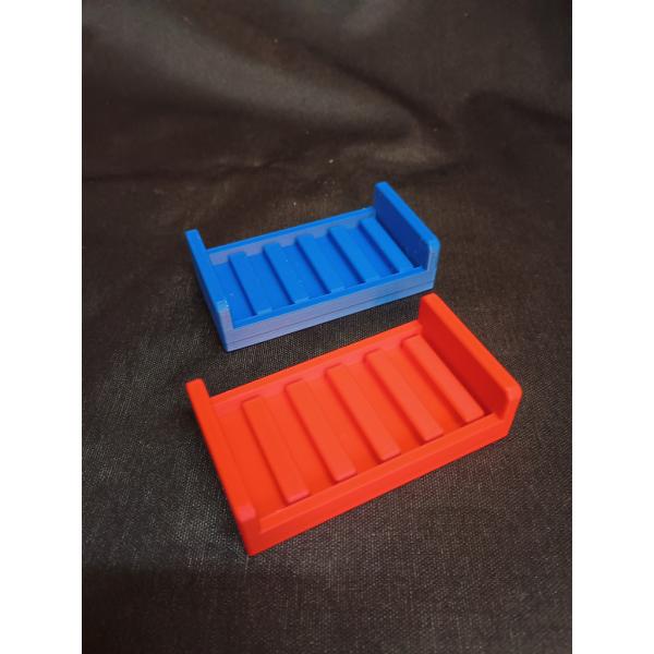 標的射撃用.22LRの既成弾ケースをそのまま利用して弾を取り出しやすく段をつけて備えるためのトレーになります。ELLYの50発既成弾の中間トレーだけを弾を乗せたまま抜き取って、このトレーに置くと各列ごとに段がつき、一発一発の取り出しやすさを...