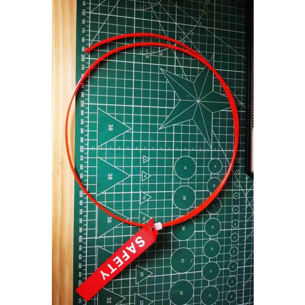 ライフル射撃銃用セーフティーフラッグになります。機関部にさして残装弾がないことを明示することができます。挿入部分がかなり長くなっていますので、小口径から大口径ロングアクションの機関部開口部が大きい銃でもご使用いただけます。ボルトアクション銃...