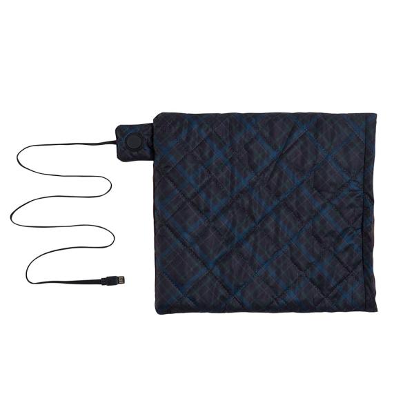 「商品情報」仕様商品タイプ：USB折りたたみクッション 色・柄：ブラックウォッチ柄 サイズ：約D 35 × W 32 × H 2 cm 生地素材：カバー表面 撥水素材 組成：カバー　ポリエステル100％、中材　ウレタンフォーム、ポリエステル...