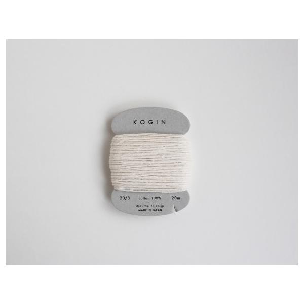 【横田】ダルマ　DARUMAこぎん糸 カード巻　/　カラーA：未ざらし品質：綿100%糸長：約20m「こぎん」とは、江戸時代に青森県津軽地方で生まれた布地の補強と保温をするために生まれた刺し子の技法です。その糸の特徴は、艶がなく布に刺した時...
