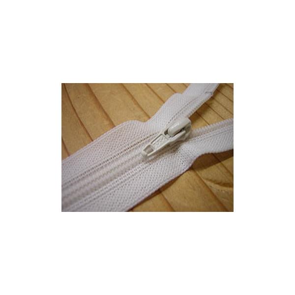 ◆ファスナーの加工は、　【長さのカットのみ】となります。　長さを延長したり、　生地の部分に折り目を付ける、　1本のファスナーをカットして2本のファスナーにする　等の加工は出来ません。　予めご了承くださいませ。※実際の色目と多少異なる場合がご...