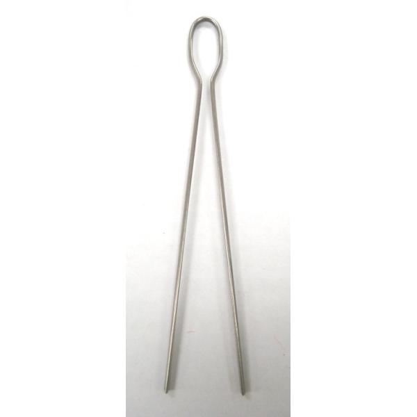 つまみっこ【サイズ】　約9.5cm×2cm生地をつまんでくるくる巻くだけで、簡単につまみ細工が楽しめます。針・糸を使わず、ボンドを使用するだけで可愛らしいつまみ細工パーツが作れますよ♪・実際の色目と多少異なる場合があります。