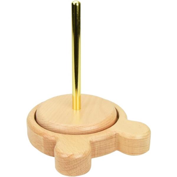 木製の土台が温かみのある雰囲気を醸し出すヤーンホルダーです。編み物をする際に糸玉が転がったりいつの間にか糸が絡まっている…といったお悩みを解決します。使い方は中央にある金属の棒部分に毛糸玉を通すだけで設置完了！土台部分は360度回転する仕様...