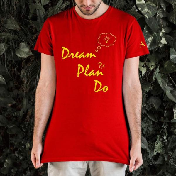 　手書き風のフォントと、遊び心のある装飾がとてもキュートです。　"DREAM PLAN DO"というポジティブなメッセージがプリントされたロゴTシャツです。　シンプルなので、シーンを問わず着ていただけます。　95%コットン+5%スパンデック...