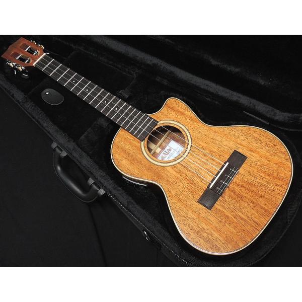 オールソリッドマホガニーを採用したクラシックなルックスのウクレレ。マホガニーは、そのユニークな天然の木目模様、信頼性とトーンのバランス、そしてコアやアカシア、メイプルなどと比較した場合の入手のし易さから、コア材と同様にウクレレの代名詞となっ...