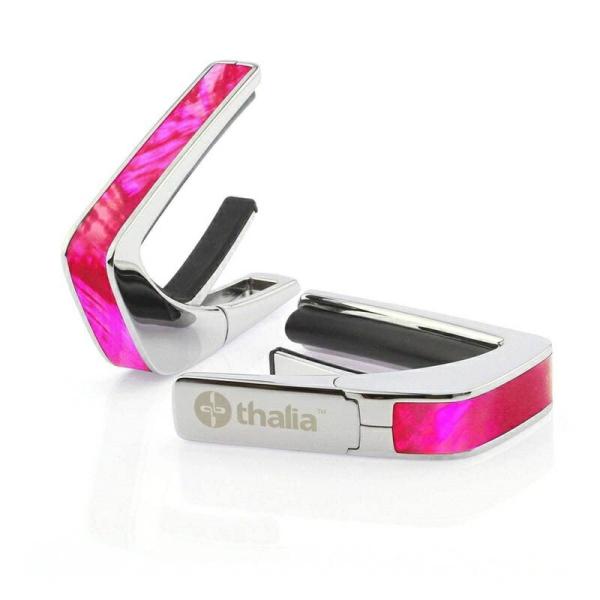 『Thalia Capos / タリア・カポ』は従来のカポとは一線を画す、見た目にも豪華なエキゾチック・ウッドやエキゾチック・シェル、彫刻や筐体のメッキ / フィニッシュ / カラーを採用したデザイン性に優れたモデルがあり、また、見た目のみ...