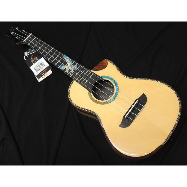 “THE PRIVATE ROOM” シリーズは厳選されたトーンウッドを惜しみなく採用したハイエンドシリーズとなります。EAGLESUITE-U は、フレットボードにイーグルのインレイを施したオリジナティー溢れるウクレレです。ヘッド仕上げ不...