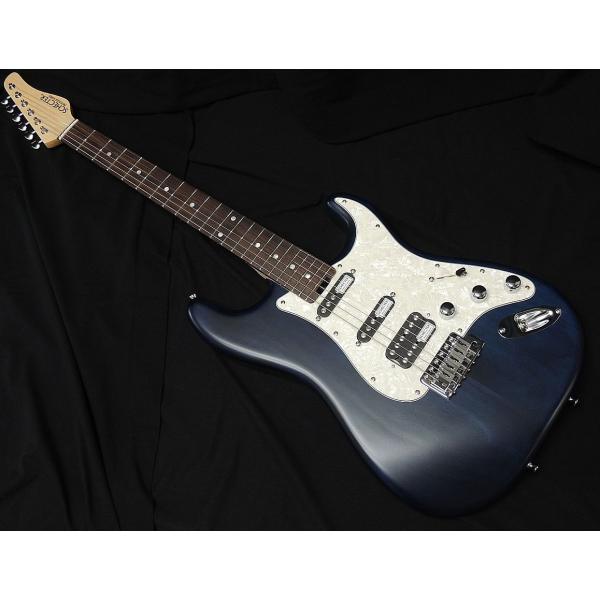 ボディ/ネックともにオイルフィニッシュで仕上げたMade in Japanのコストパフォーマンスに優れたプロゲージシリーズ。モダンな印象で深みのあるパシフィックブルーティントカラーにローズ指板の組み合わせ。限定生産モデルBODY: ALDE...