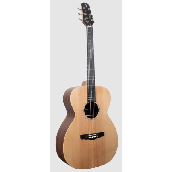 ナターシャ独自の厳選した単板スプルースをトップに使ったコストパフォーマンスに優れたモデル。小振りのOMシェイプで弾きやすく、バック＆サイドは強度に優れたHPL材で扱いの気軽さも魅力。ピックアップ・ブランドとして名高いL.R.BaggsのEl...