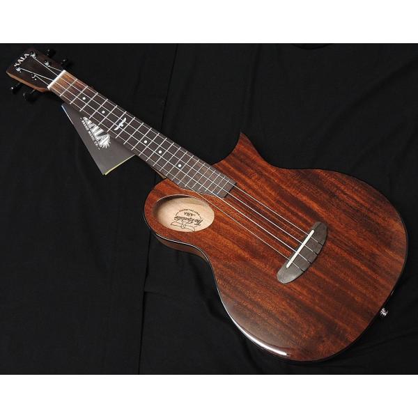 The Revelatorは、スリムな見た目からは、想像できないほどダイナミックなサウンドで奏でられるエレクトリックアコースティックウクレレです。シームレスなヒール形状が演奏性を高め、ストレスなくハイポジションへのアクセスが可能です。サウン...