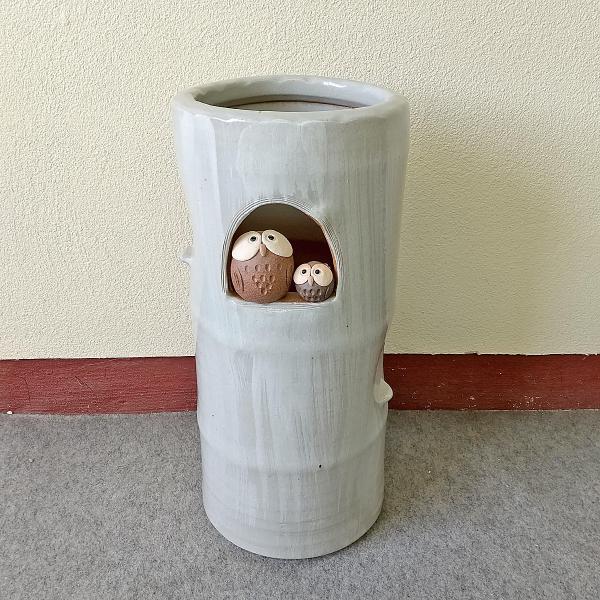 ★　陶器傘立「なかよしふくろう傘立て2-2922」　信楽焼　★【商品名】陶器傘立　なかよしふくろう傘立2-2922　信楽焼き【サイズ】幅210×奥行210×高さ450ｍｍ【材質】陶器　信楽焼【備考】約6本収納可能＊お願い＊■商品によっては、...