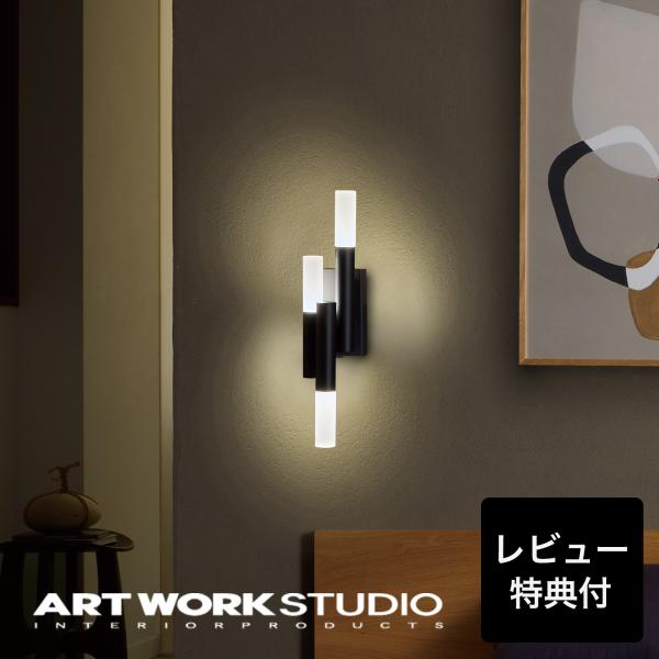 スティック型ボディの先端にアクリルの光源を取り付けた、現代版LEDキャンドルシリーズ「Candela」の壁付けタイプ「Candela 3 LED-wall light」。光を放つ3本のスティックはベースの1箇所から繋がるように連結接続され、...