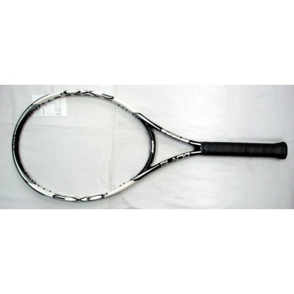 【商品名】 ＥＸＯ３ブラック１０４【メーカー】 プリンス【グリップサイズ】 3【重量（実測値）】 280g【フレックス（実測値）】 65【程度】 B:少し傷あり【商品No.】 C-10079※重量・フレックスに関しましては実測値となります。...