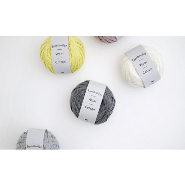 商品情報品質表示ウール(ランブイエメリノウール) 60%綿(スーピマ)　40％質量50g(約166m)使用針棒針3〜5号・かぎ針4/0〜5/0号標準ゲージ26〜28目・34〜37段（メリヤス編み）