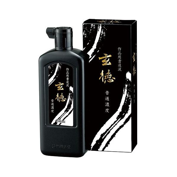 【商品詳細】商品名：呉竹　玄徳　普通濃度　500ml容量：500ml商品サイズ(mm)：76×210×48外装サイズ(mm)：80×212×50特徴：上品で力強くつややかな墨色で、特に黒味にこだわった書道液。さらっとした液質の中にも適度な濃...