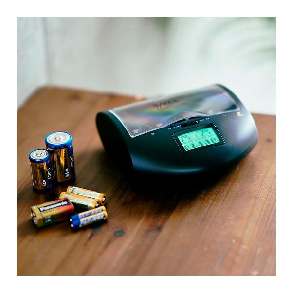 ★送料無料のお店です！「正規品」イーアンドケー主な特徴●アルカリ乾電池を充電可能　使い捨て電池を最大5〜10倍長持ちさせる（自社テスト）●対応電池サイズが豊富　単1/単2/単3/単4/9V電池●リアルタイム電圧モニター搭載　電池の残量・回復...