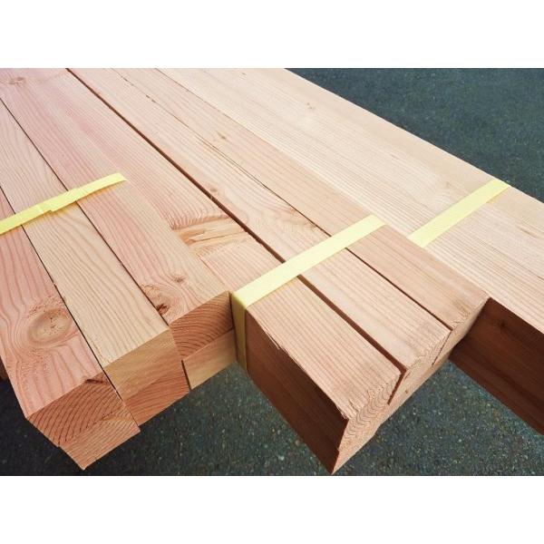 ※写真は米松材のイメージです。実際の材寸により断面寸法は異なります。日本ではよく建築構造用部材として、幅広く使われています。針葉樹の中ではかなり重硬で、加工性がいいので、建築部材には最も適しています。よく市販されているツーバイフォー材よりも...