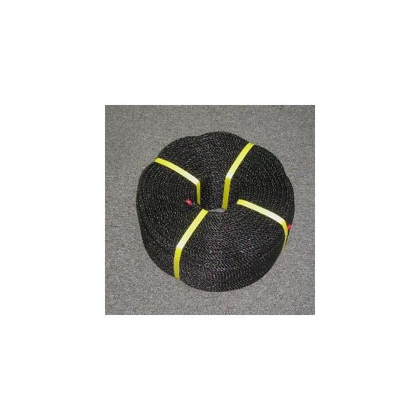 一般的な三ツ打ポリロープです。テント張り・物干し用・仕切り用などにもご利用ください。