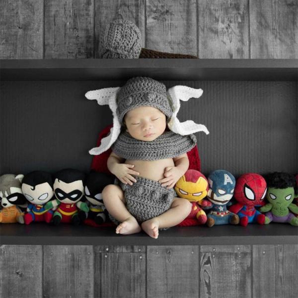 ■商品名：マイティ・ソー赤ちゃん寝相アート■商品内容：帽子、パンツ、ハンマ、マントの四点セット　　　☆☆オススメポイント☆☆☆手作りの可愛さと心地よさを考えた、微笑ましいベビーコスチュームです。☆記念撮影やお食い初めなどにも☆出産祝いや誕生...