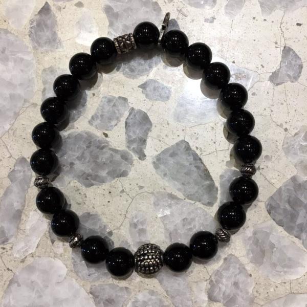 素材  天然石色 カラー　黒サイズ：フリー.  長さ23cm通常にストーンのみのブレスレットですとよく見るアイテムになっているのですがこちらのアイテムは所々モチーフを使用しているので、他とは違うテイストを演出してくます。made in it...