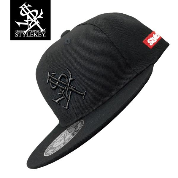 ■STYLEKEYブランド説明その名の通り「STYLE=ファッション」「KEY=鍵」と言う単語をつなぎ時代の流れの中で多くのヘッズのファッションの鍵となるこだわりのウエアを発信し続けている。■ブランド：STYLEKEY / スタイルキー■ア...