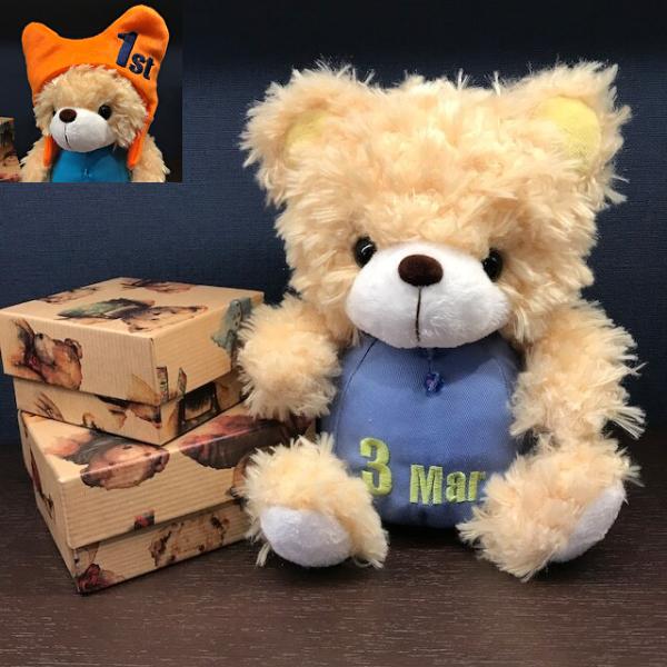 12ヵ月のベアーに31日のぼうしをつけて記念ベアーを作ろう誕生日や記念日、お祝いなどの思い出に。プレゼントにもどうぞ。くまの服の色（months）、帽子の色(days)は日にちにより決まっております。