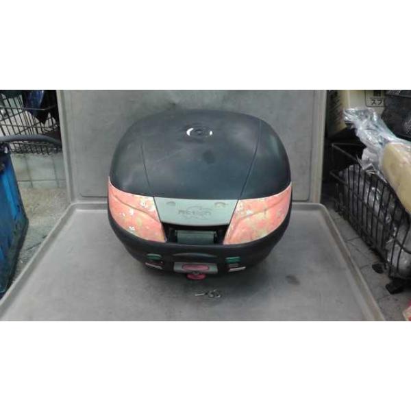 ■■カブ110　JA10 の　リアボックス　リアトランク■■ 中古品です、画像をよく見て御判断下さい。<br><br>車体番号JA10-1010xxx　より外しました。<br><br>(COD...