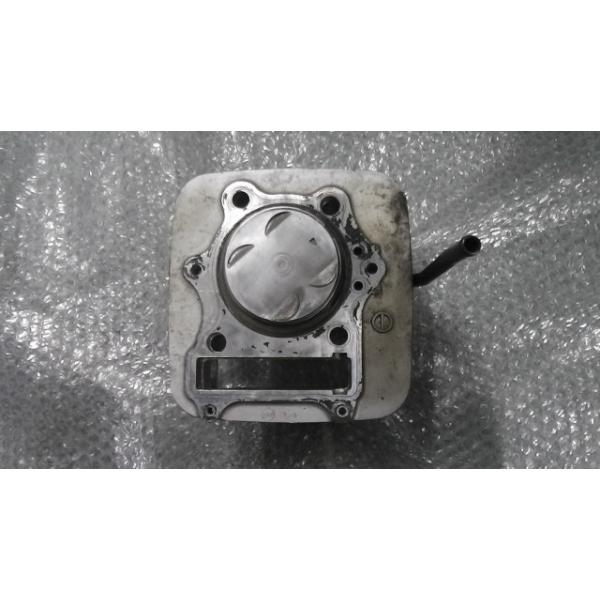 ■■グラストラッカー　NJ47A-132x　の　シリンダー　ピストン■■ 中古品です、画像をよく見て御判断下さい。<br><br>車体番号NJ47A-132xxx　より外しました。<br><br&g...