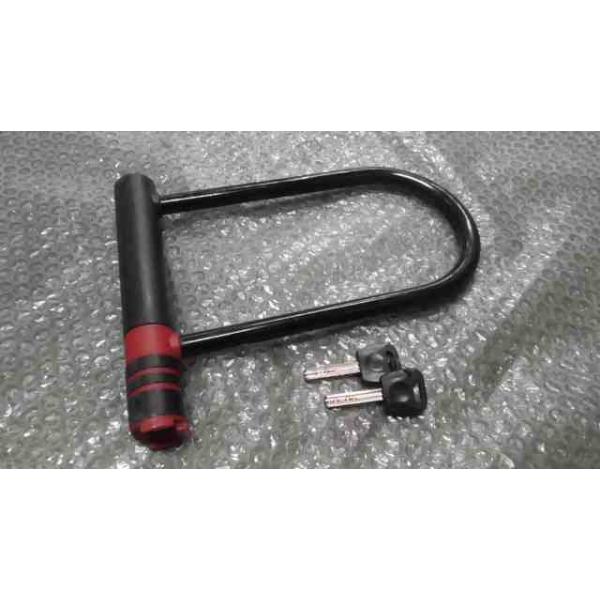 ■■カブ50 プロ　AA04-3003xxx　の　U字ロック■■ 中古品です、画像をよく見て御判断下さい。<br><br>車体番号AA04-3003xxx　より外しました。<br><br>(C...