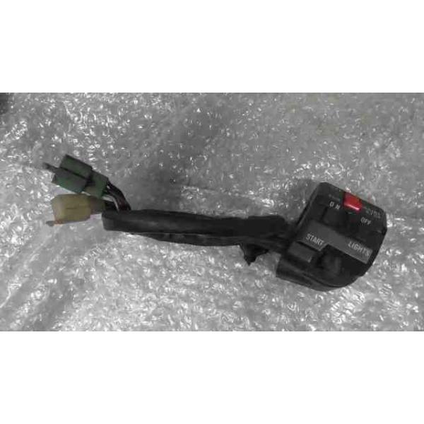 ■■ZXR250　ZX250A-01xxx　の　ハンドルスイッチ　右■■ 中古品です、画像をよく見て御判断下さい。<br><br>車体番号ZX250A-01xxx　より外しました。<br><br&g...