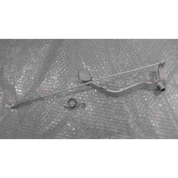 ■■ウルフ50 WOLF　LA11A-101xxx　の　リアブレーキペダル　■■ 中古品です、画像をよく見て御判断下さい。<br><br>車体番号LA11A-101xxx　より外しました。<br><...