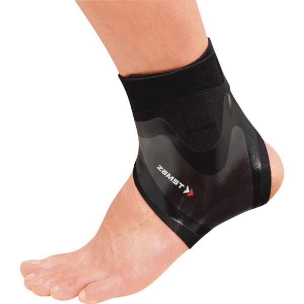 ザムスト フィルミスタ アンクル AVT-370213 ブラック 【特徴】伸縮性の違う2種類のウレタンフィルムを圧着したものをテーピング理論に基づき最適配置し、内反の動きを抑制。従来のバンデージより薄くフィット性に優れ、誰でも簡単に装着が可...