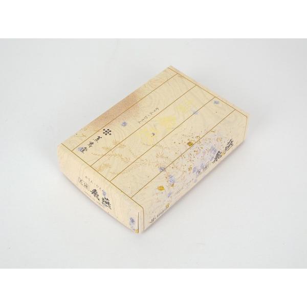 ●このお線香は、香りはコクのあるタニ沈香ベースの香りです。タニ沈香と漢薬がブレンドしてあり、同じ花琳シリーズの中でもやや現代的な香りにも仕上がっている『瑞涛』や『貴舟』と異なり、古風な香りに仕上がっています。●箱のサイズ　約100×150×...