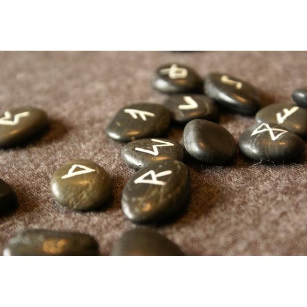 遠方で通えない方の為の独立開業向けルーン占いカウンセラー通信講座。悩んでいる人たちへの心のサポート及びケアを、お仕事としているのがルーン占いカウンセラー。ルーン文字を読むことが出来れば、霊感やスピリチュアルな能力は必要ありません。ルーン文字...