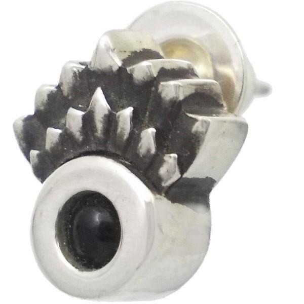 【素材:シルバー】［要確認］メーカー取寄せ時3-7日/メーカー欠品時の納期2-3週間(在庫、詳細納期は要問合せ)付属品 : ブランドボックス又はポーチ★センターのオニキスが落ち着きをもたらす存在感が魅力のピアス。 (高さ10mm幅9mm、価...