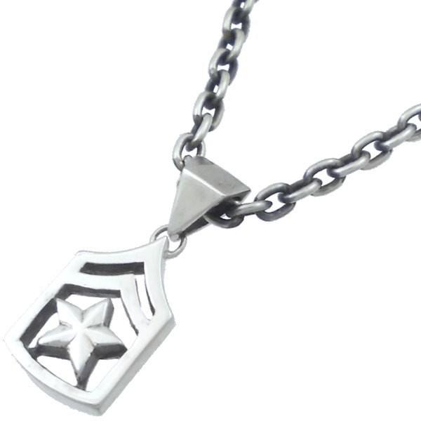 【素材:シルバー】［要確認］メーカー取寄せ時3-7日/メーカー欠品時の納期2-3週間(在庫、詳細納期は要問合せ)付属品 : ブランドボックス又はポーチ ★スターと階級章シェブロンが融合されたペンダントトップ                 ...