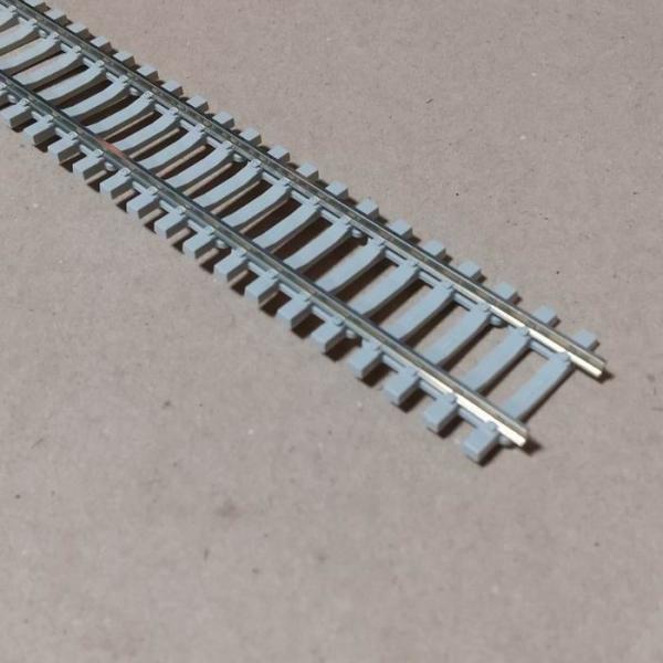 [ 商品名 ]HO フレキシブル線路 PC枕木(リニューアル版)[ 特徴 ]1946年に創業したイギリスの鉄道模型メーカーがPECOです。さまざまなサイズや種類の線路の生産販売を手掛けるほか、客車や貨車、蒸気機関車などのモデルを製造。さらに...