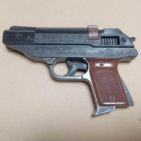 [ 商品名 ]オートマチックガン SHOOTS-100[ 特徴 ]玉止安全装置ツキ長さ：約16cm[ メーカー ]WORLD＜送料＞2個まで　450円3個まで　660円〜4個以上　864円〜※3個以上は運送会社宅配便料金となります。※地域に...